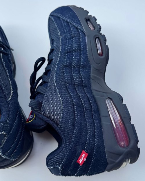 Levi's Nike Air Max 95 F&F 2025 | SneakerNews.com