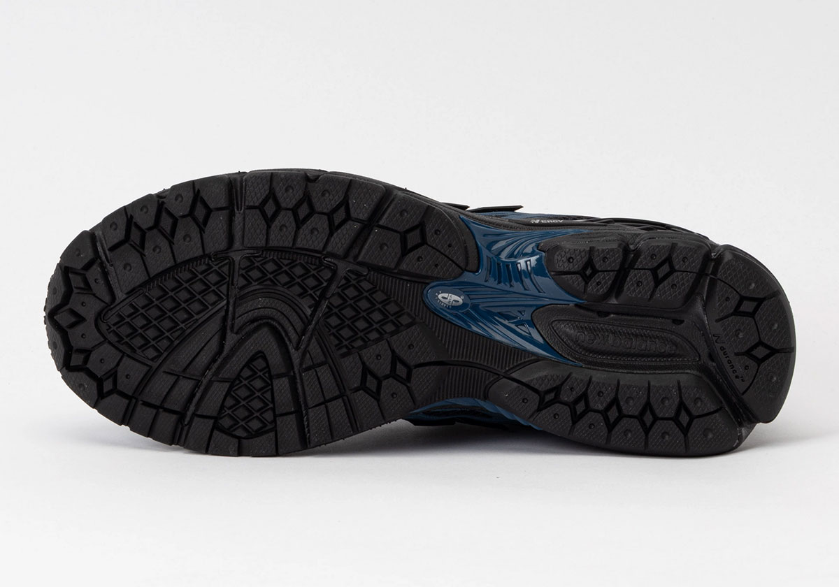 The New Balance 1906W Reappears In Black And Blue - SneakerNews.com