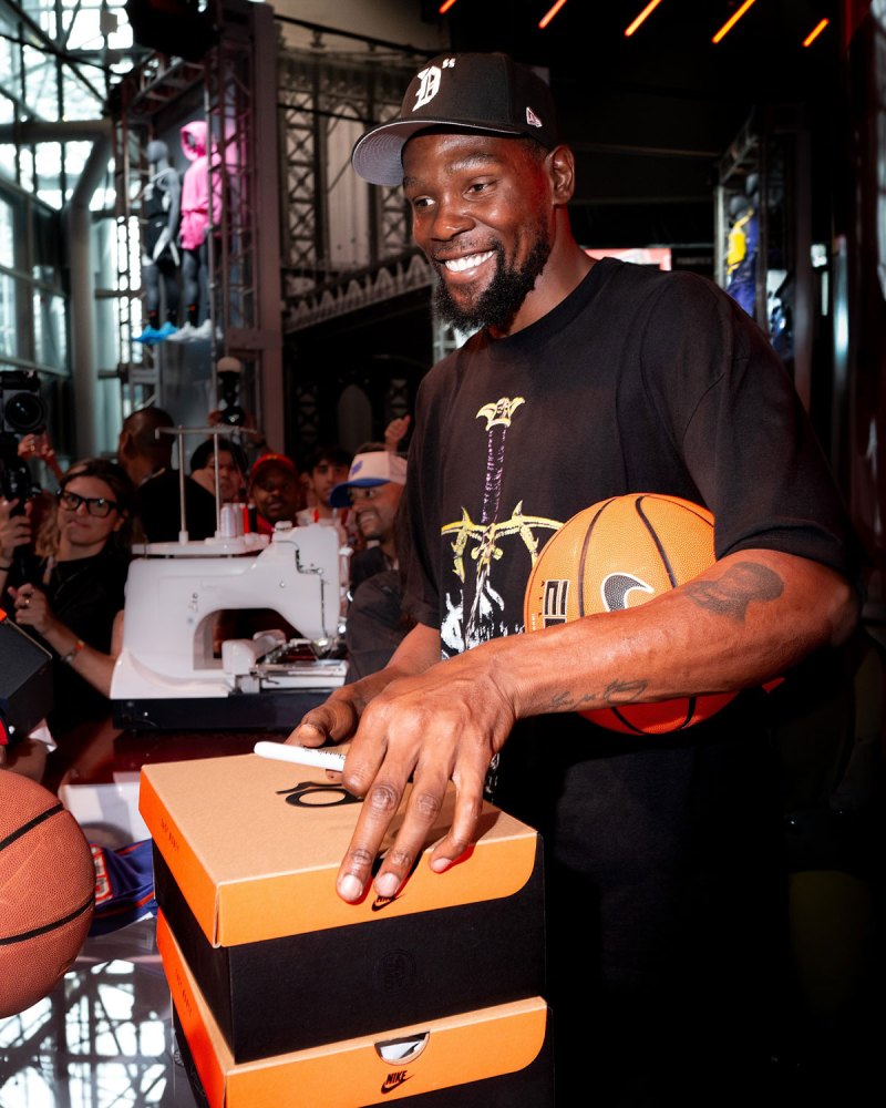 Nike KD 18 Seattle Sonics Fanatics Fest | SneakerNews.com