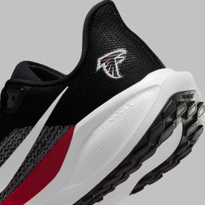 Nike Pegasus 41 "NFL Collection" 2025 | SneakerNews.com