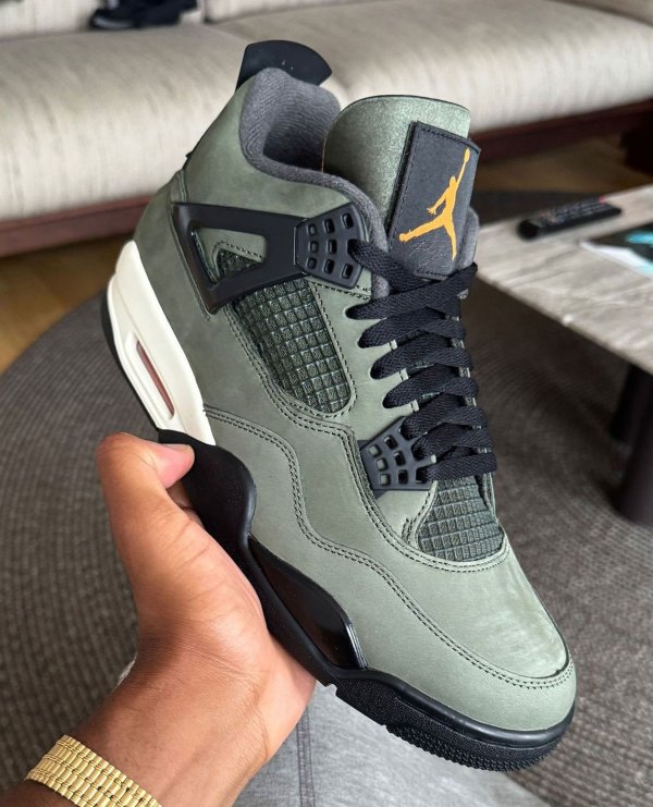 Jordan 4 Undefeated 2025 | SneakerNews.com