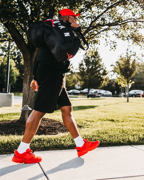 Jordan Trunner O/S "Infrared" | SneakerNews.com