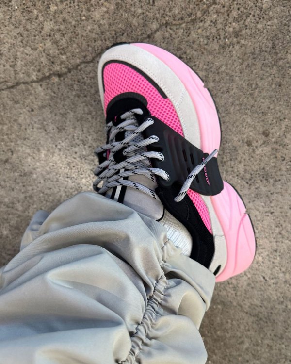 Jordan Trunner O/S "Pink/Black" | SneakerNews.com