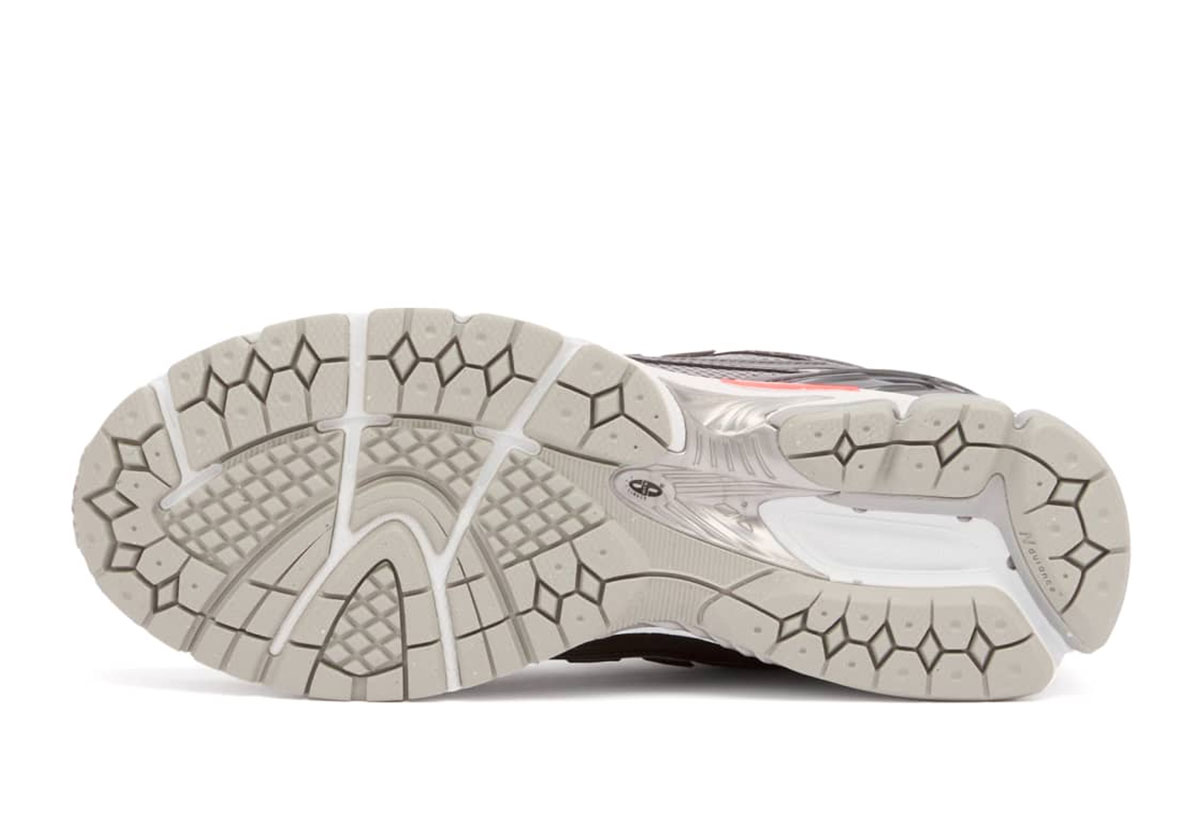 New Balance 1906R Metallic/Grey U1906RCO | SneakerNews.com