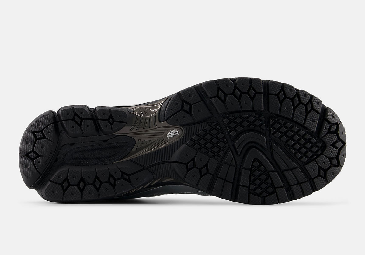 New Balance 2002R "Silver/Black" U2002RF | SneakerNews.com