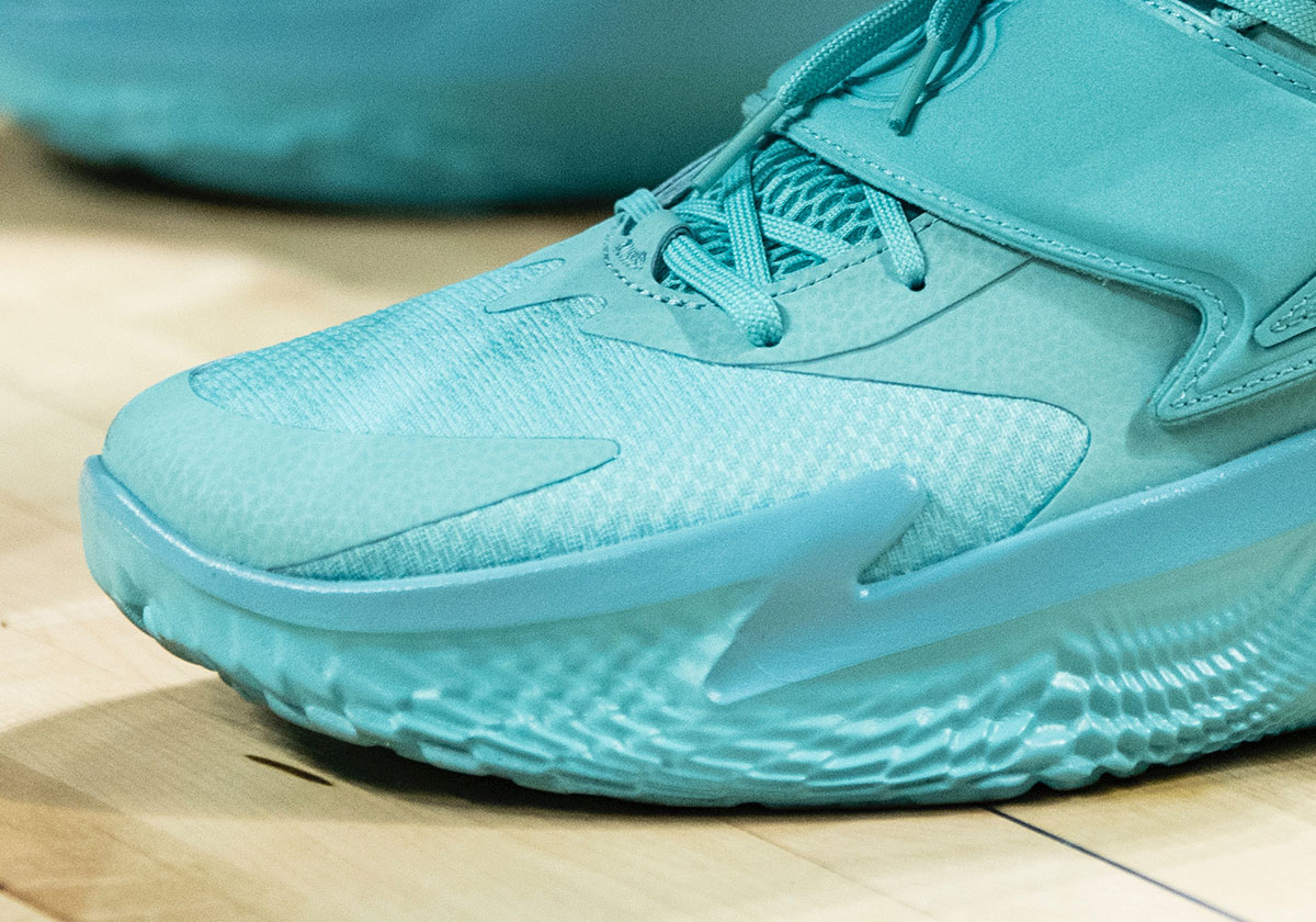 UA Curry Fox 2 2025 | SneakerNews.com