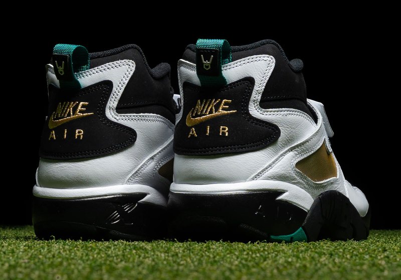 Nike Air Diamond Turf Emerald Release Date | SneakerNews.com