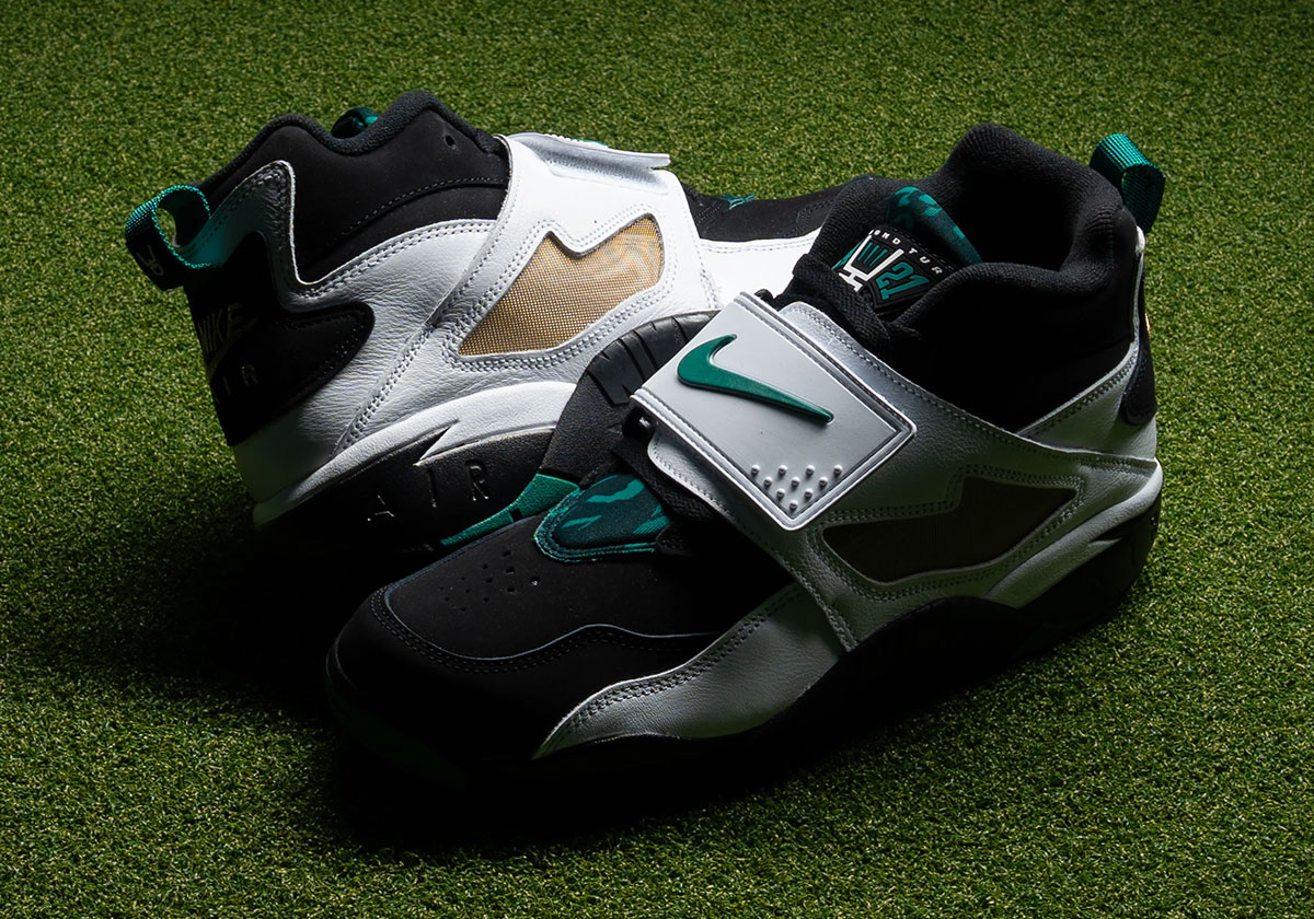 Nike Air Diamond Turf Emerald Release Date | SneakerNews.com