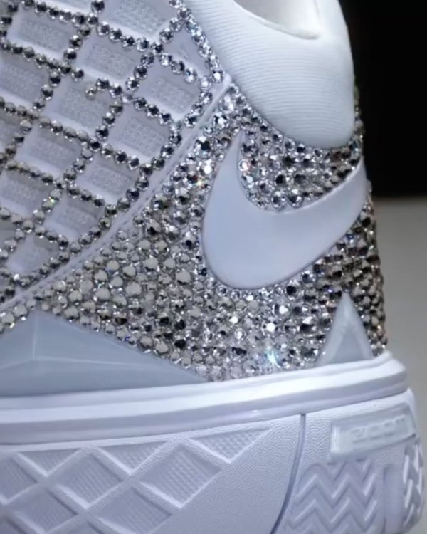 Vanessa Bryant Nike Kobe 3 Protro Halo PE | SneakerNews.com