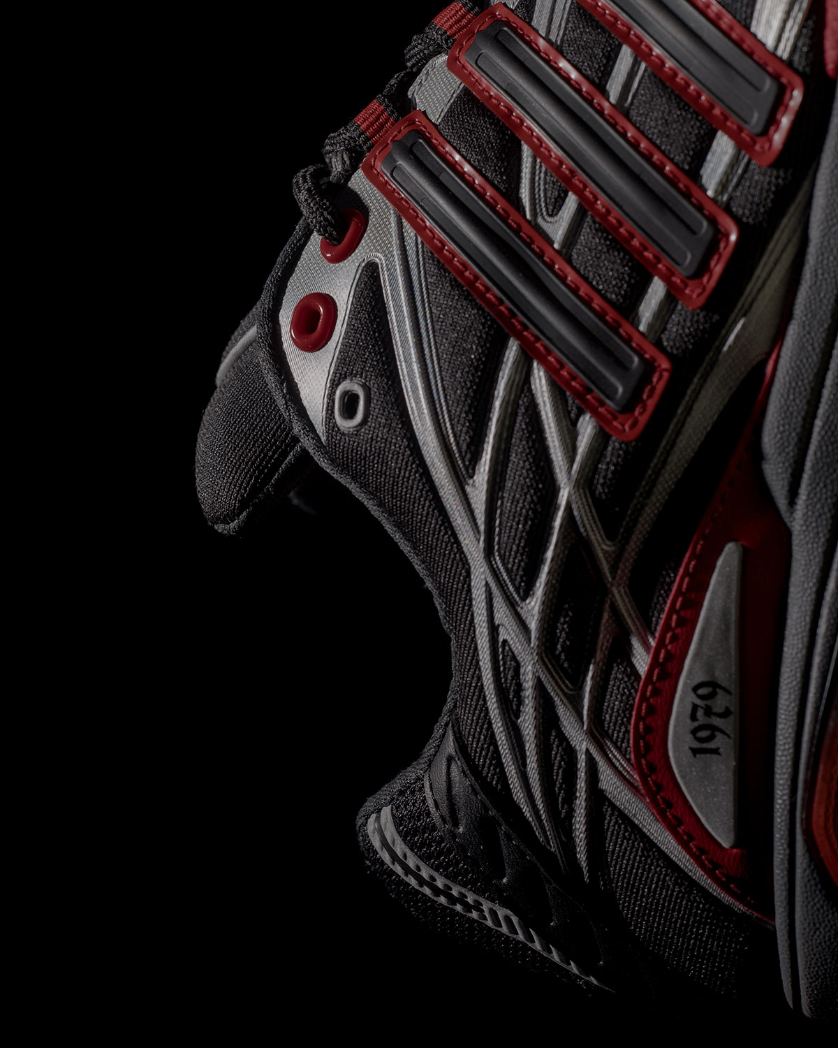 Puffer Reds adidas Adistar Track 45 | SneakerNews.com