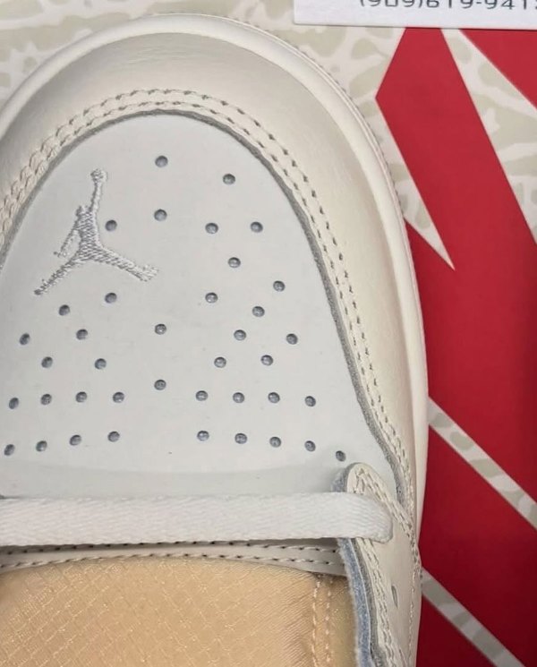 Air Jordan 1 "Sail/University Red" IH4363-100 | SneakerNews.com