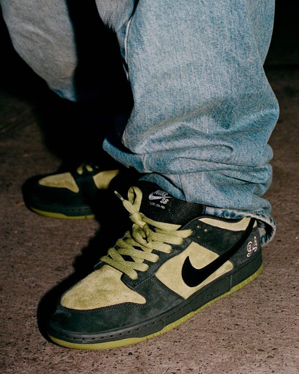 Supreme Nike SB Dunk Low Release Date | SneakerNews.com