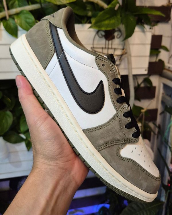 Air Jordan 1 Low OG Medium Olive 2026 | SneakerNews.com