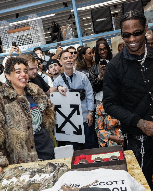 Virgil Abloh The Codes Paris | SneakerNews.com