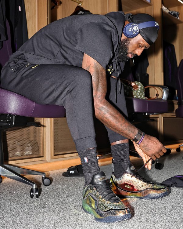 LeBron James Nike LeBron 23 40k Gold | SneakerNews.com